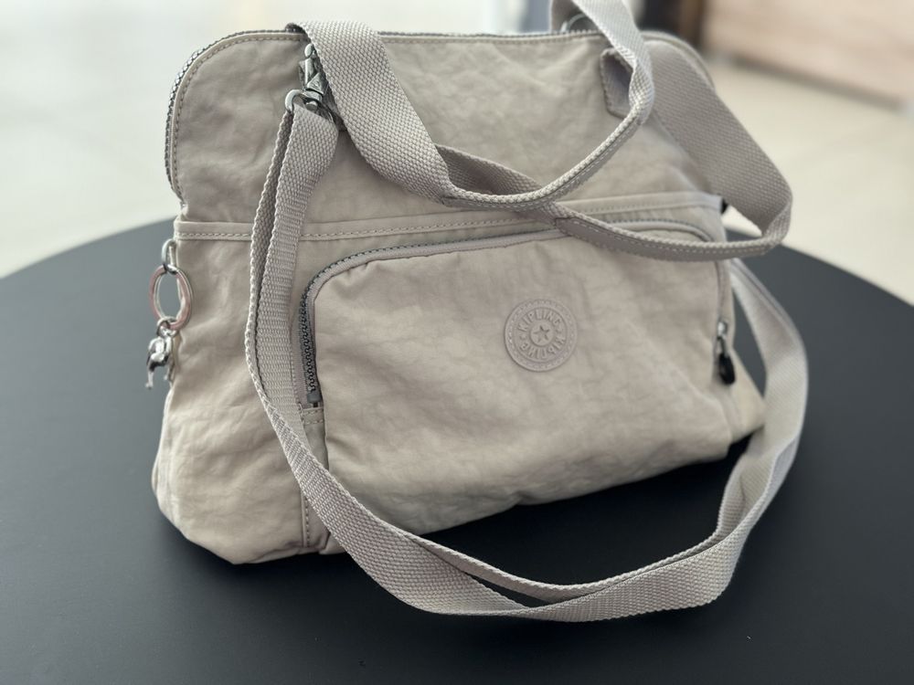 Kipling Handtasche beige, viele Fächer, geräumig (Neu (gemäss Beschreibung)) in Oetwil am See ...