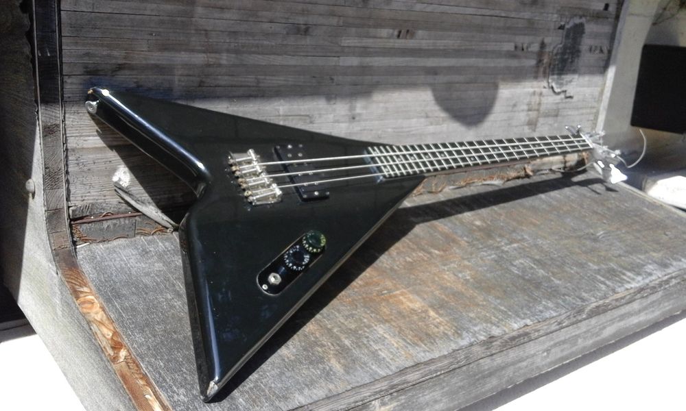 Vintage & Heavy Metall: Kramer Flying V E-Bass (Gebraucht) in Hagneck ...