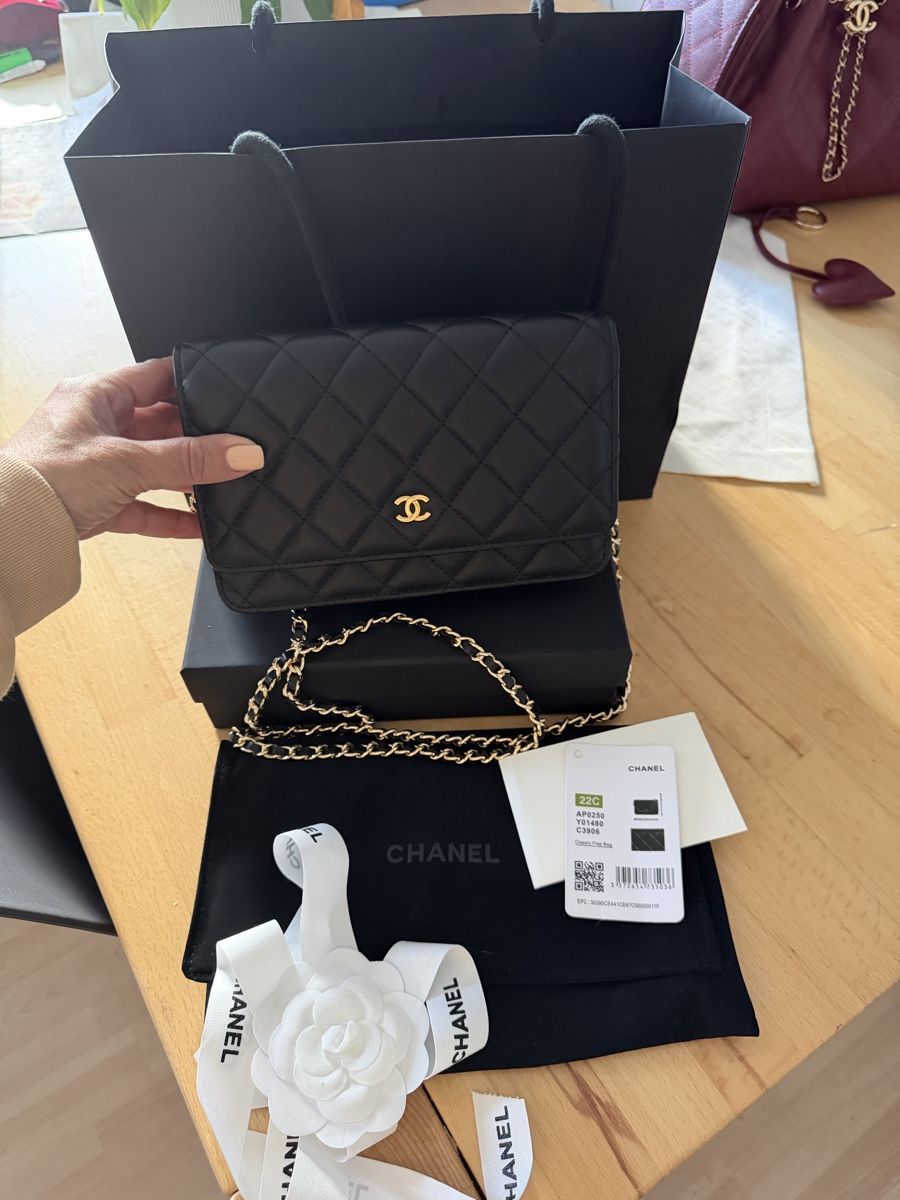 Chanel Wallet on Chain (WOC) – Schwarz (Lambskin). (Neu (gemäss ...