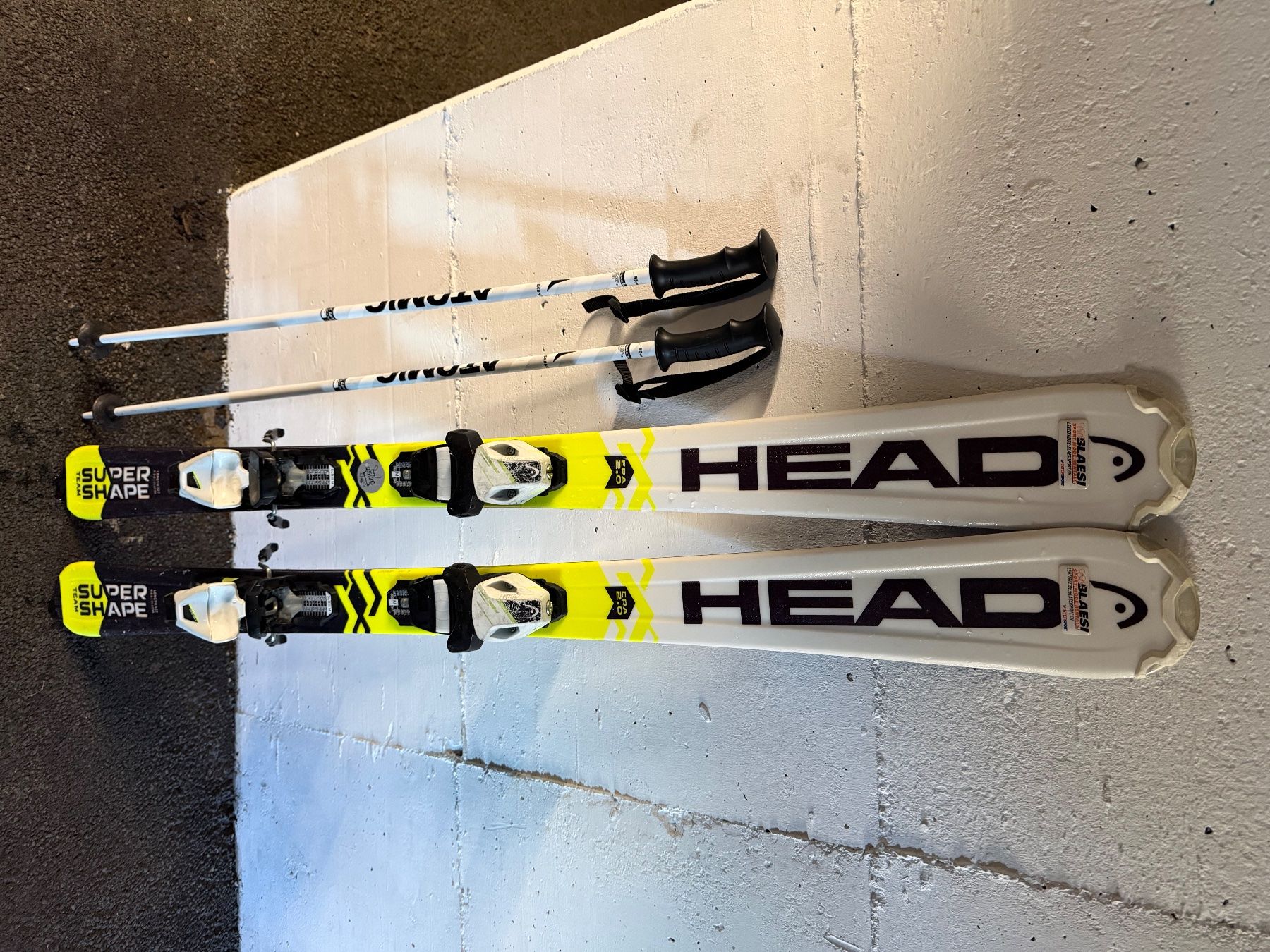 Head Ski Super Shape + Atomic Stöcke & Skischuhe Set (Gebraucht) in ...