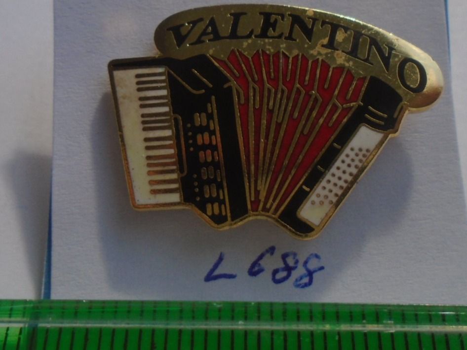 1 Valentino Handorgel Pin (L688) (Gebraucht) in Winterthur für CHF 1 – mit Lieferung auf Ricardo ...