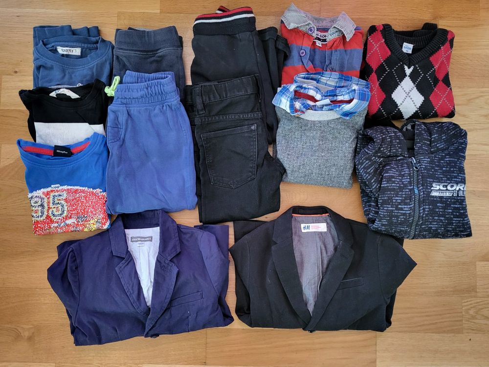 Taille 98-104: lot de 14 habits enfant (D'occasion) à Ursy pour CHF 22 ...