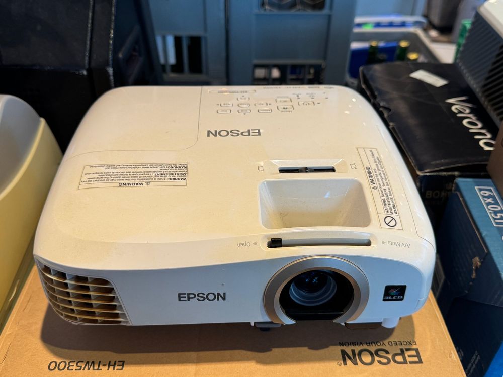 Epson Beamer (Gebraucht) in Hombrechtikon für CHF 65 – mit Lieferung ...