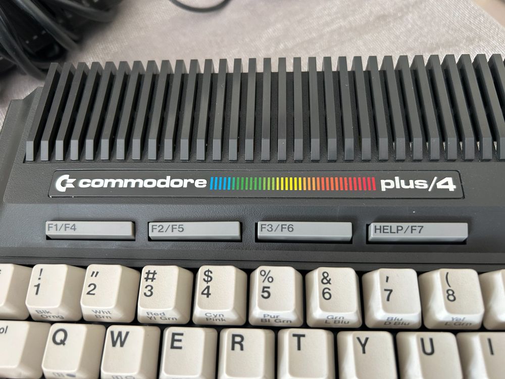 Commodore Plus/4 inkl. Floppy Disk VC-1541 (Gebraucht) in Oberbipp für CHF 113 – nur Abholung ...