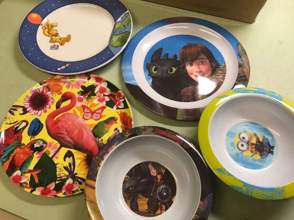 Kinderteller Schalen Dragons Felix Minions (Gebraucht) in Neuenhof für ...