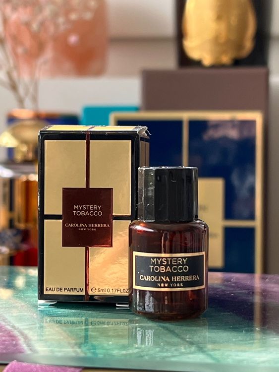 Carolina Herrera Mystery Tobacco EDP 5ml | Kaufen auf Ricardo