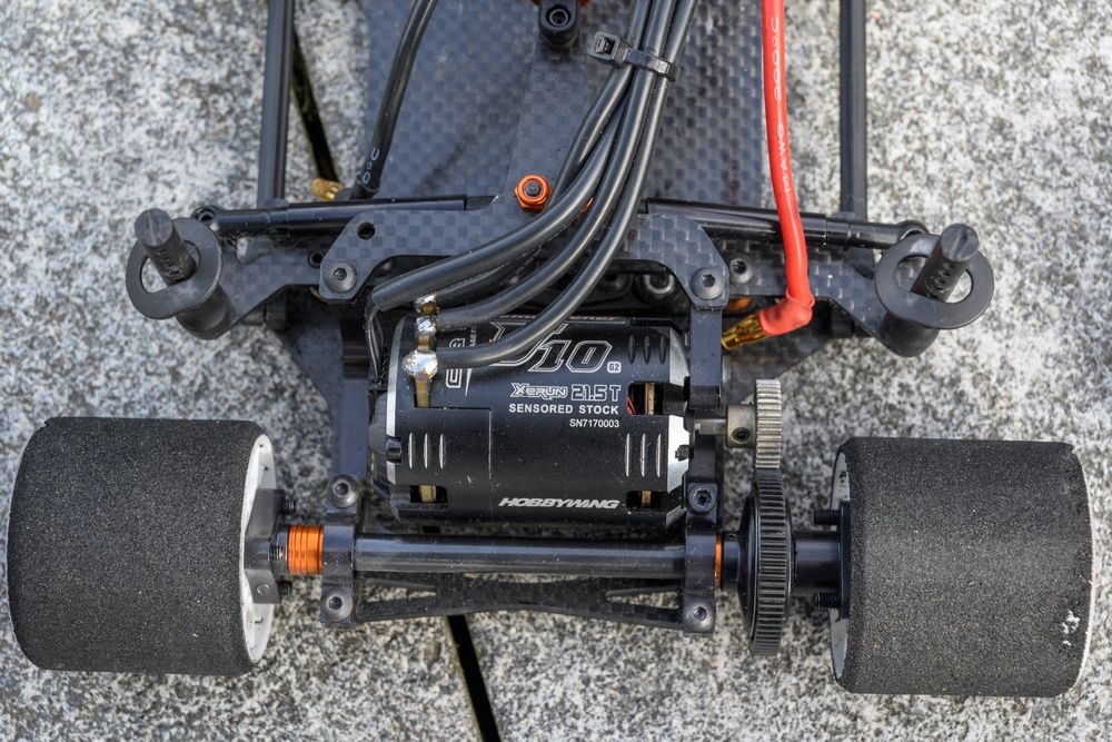 zwei Xray X12 2017 inkl. Servo, Regler und Motor | Kaufen auf Ricardo