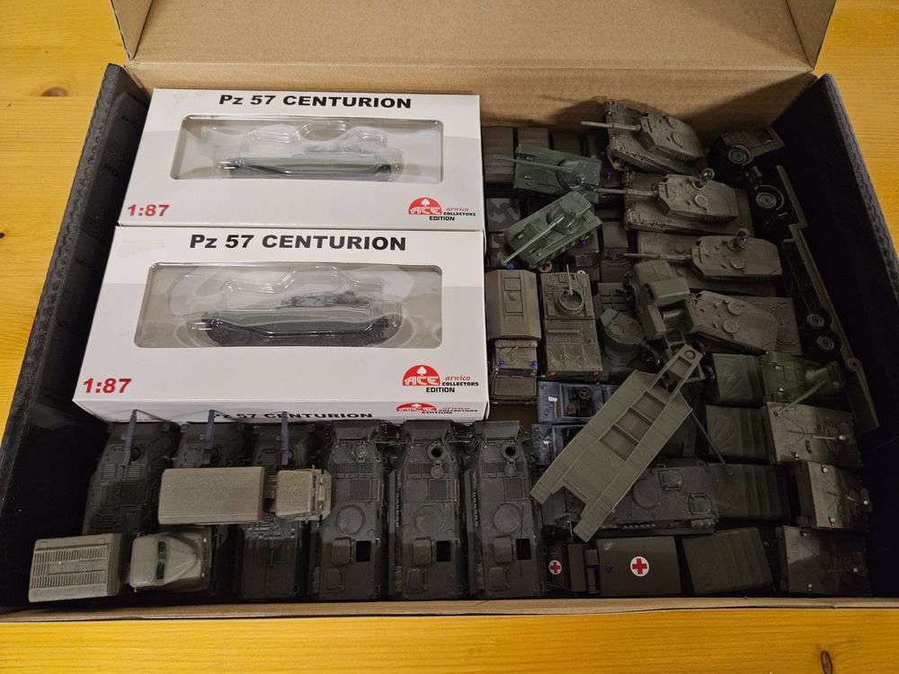 Modelleisenbahn H0 grosses Set Militärfahrzeuge/Panzer (Neu (gemäss ...