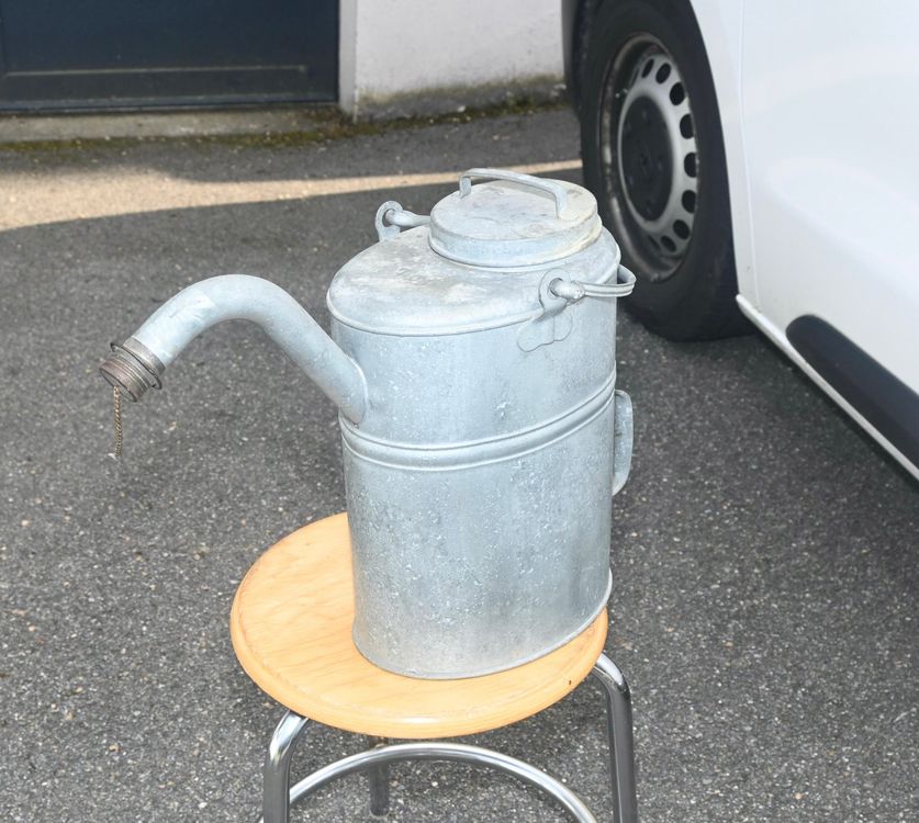 alter Kanister zink? Giesskanne 10 Liter (Gebraucht) in Pfaffhausen für ...