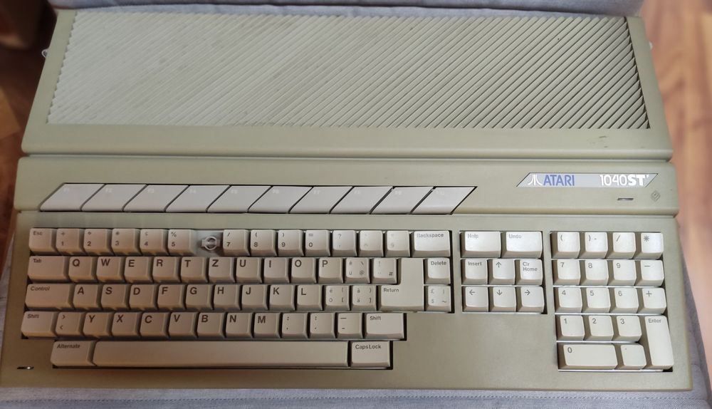 Atari 1040ST ohne Zubehör (Defekt) in Oberrüti für CHF 80 – mit ...
