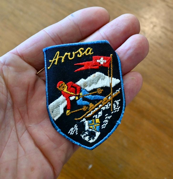 VINTAGE Badge AROSA bahn nos ST. GALLER STICKEREI skifahrer (Gebraucht ...
