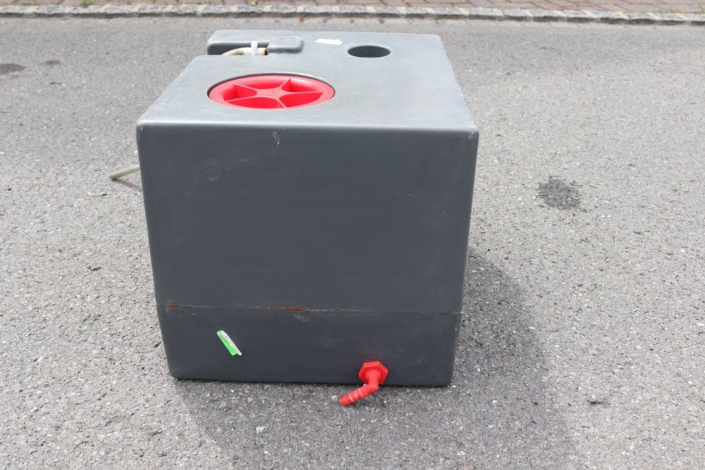 Wassertank ab CHF 1,- | Kaufen auf Ricardo