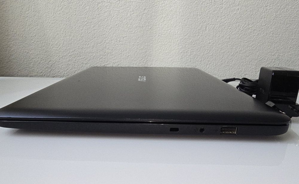 ASUS E502 Celeron CPU N3060 1.60Ghz, 4GB Ram, 240 GB SSD (Gebraucht) in ...