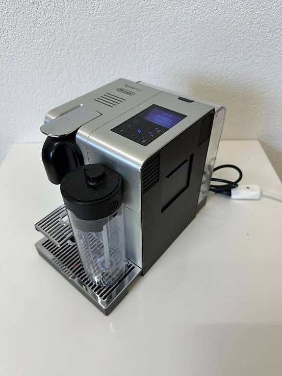 Nespresso De'Longhi Kapselmaschine mit Milchsystem und Touch (Gebraucht ...
