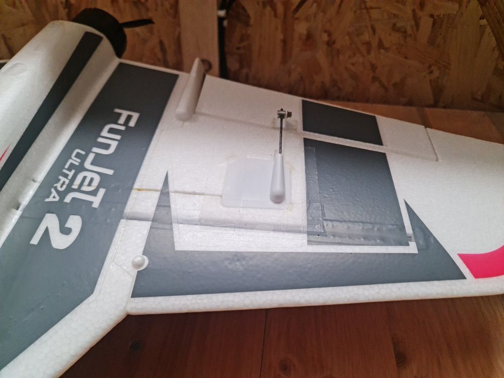 Multiplex FunJet ULTRA 2 / 2W20 Motor / Servos Hitec HS 65MG (Gebraucht ...