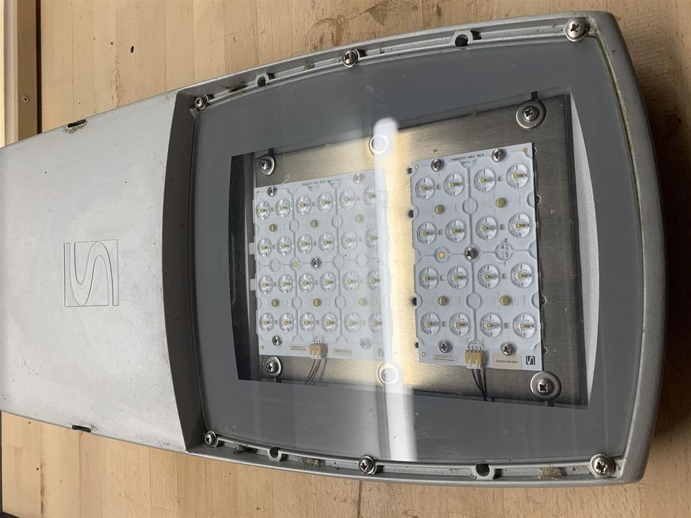 5 X Schreder LED Street Light (Gebraucht) in für CHF 2 – nur Abholung ...