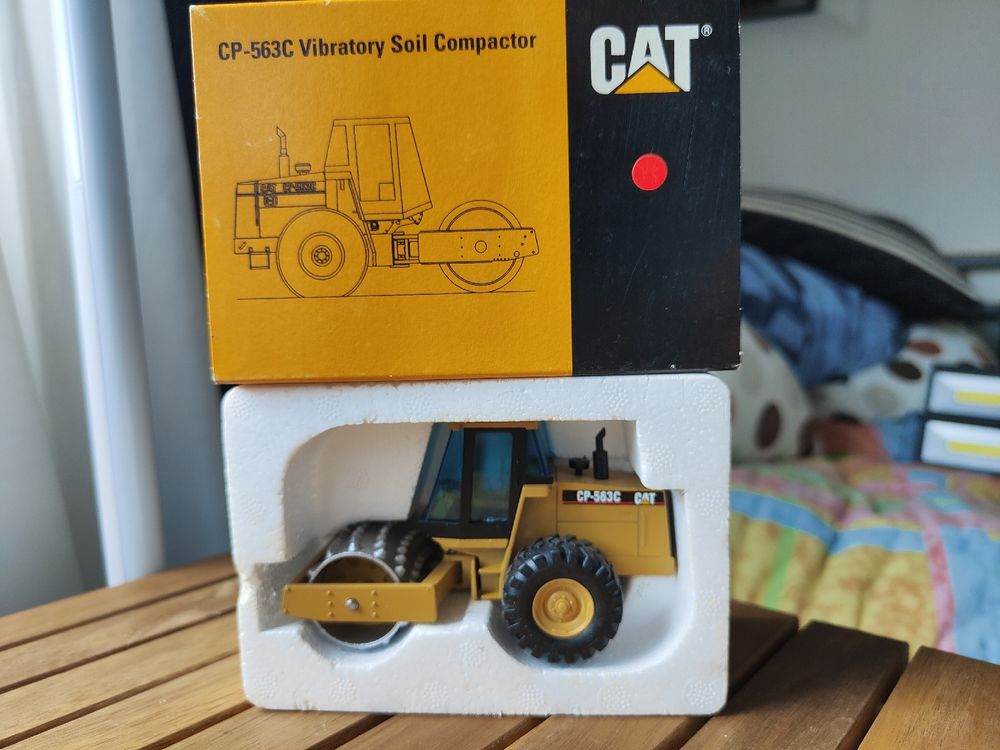 Metall Modell CAT CP 563 C Soli Compactor 1/50 (Neu (gemäss ...