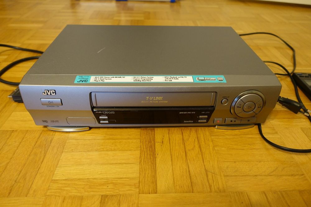 VHS Videorecorder JVC HR-J711 | Kaufen auf Ricardo
