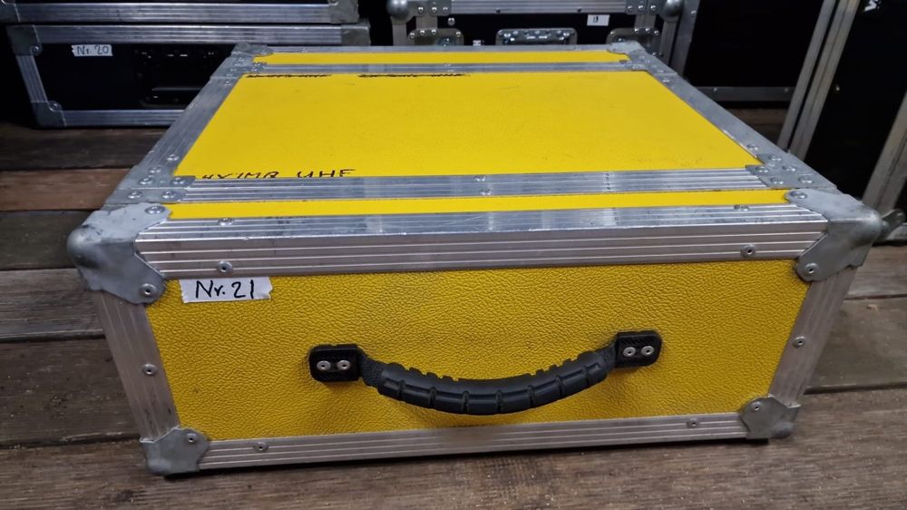 Flightcase 19zoll 4HE 2 Rackschienen Gelb Case RACK (Gebraucht) in Chur ...