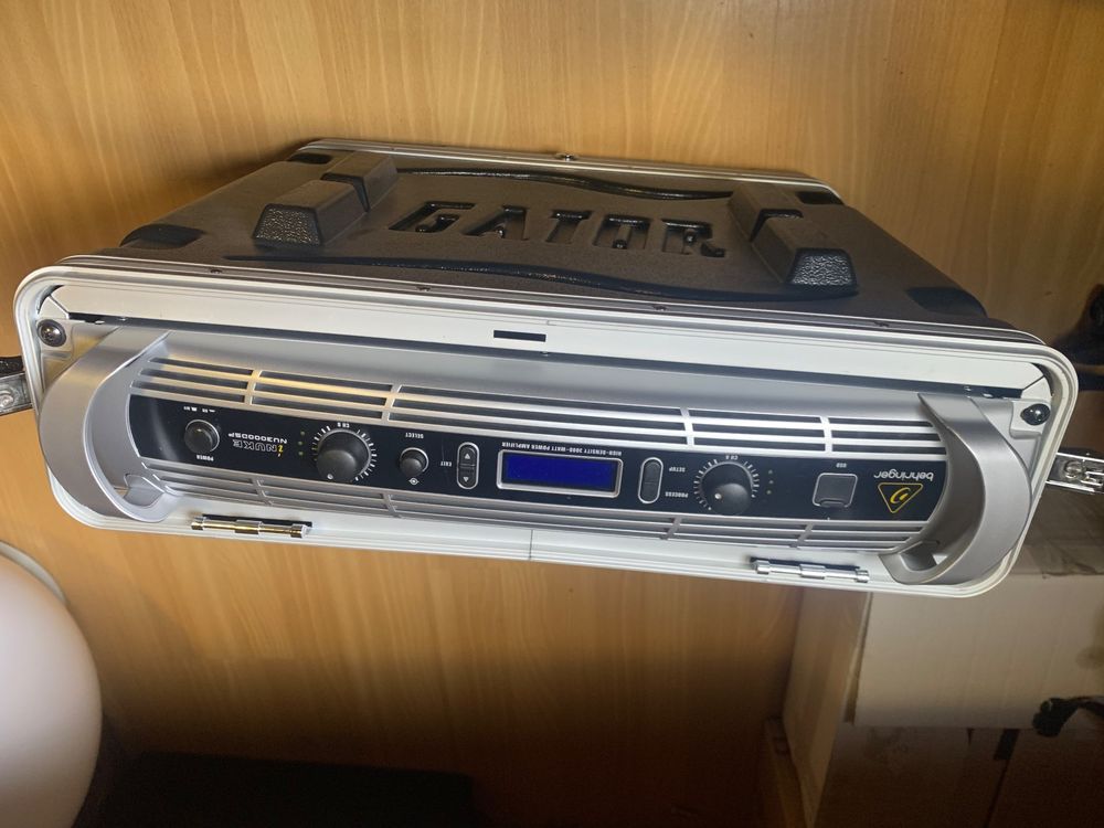 Behringer NU3000DSP Amp avec Gator caisse (Neu und originalverpackt) in ...