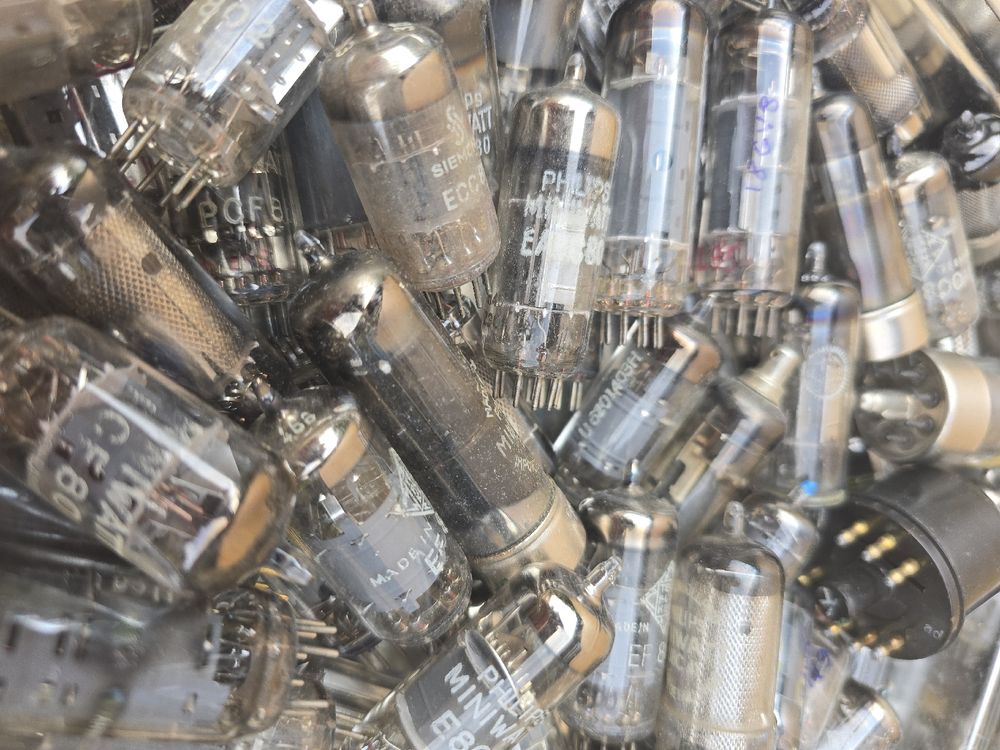 Lampes Radio, lot 2 (Radio Röhren) (Defekt) in Arolla für CHF 46 – mit ...