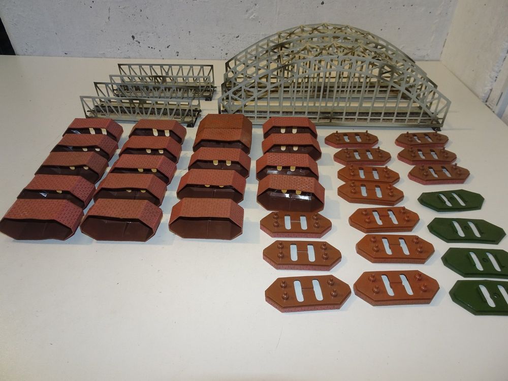 4 Märklin M-Gleis Metallbrücken Pfeiler HO (Gebraucht) in Emmenbrücke ...