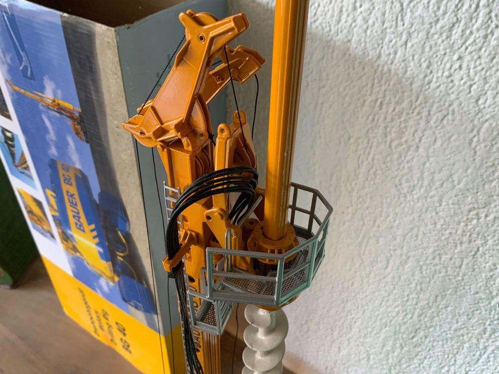 Drehbohrgerät Bauer BG 40 1:50 NZG First Gear WSI Tekno CAT | Kaufen ...