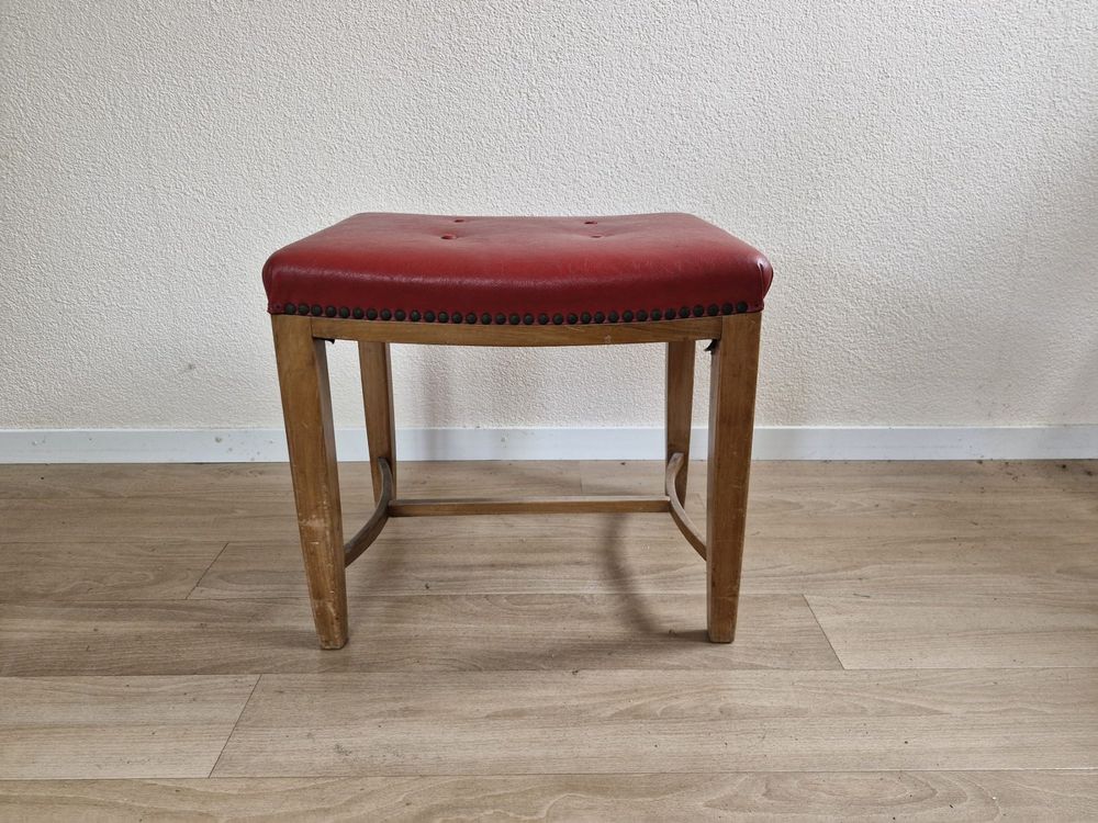 Vintage-Hocker mit rotem Kunstlederbezug – 50er/60er Jahre (Gebraucht ...