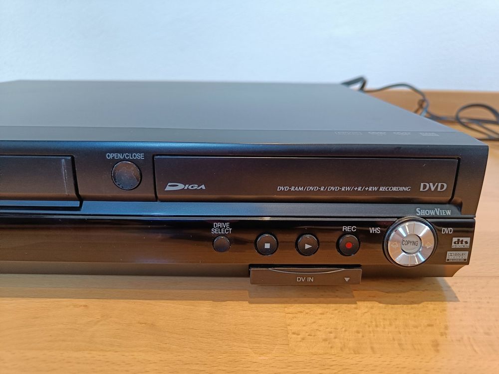 Panasonic DMR-ES35V VHS DVD Recorder schwarz (Gebraucht) in Winterthur für CHF 82 – mit ...