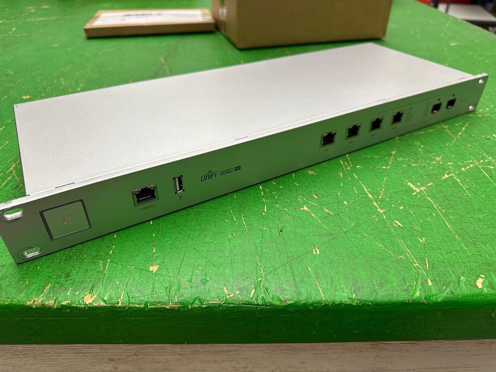 Unifi USG Pro 4 (Gebraucht) in für CHF 150 – mit Lieferung auf Ricardo ...