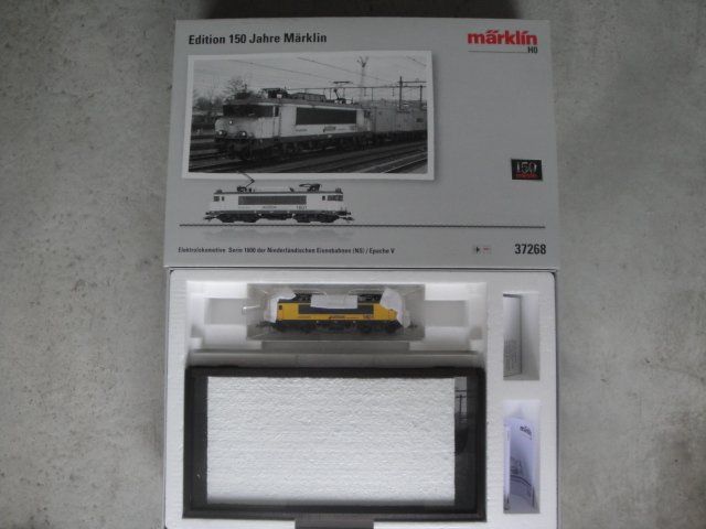 Märklin HO 37268 Mfx, coffret avec locomotive NS et vitrine | Kaufen ...