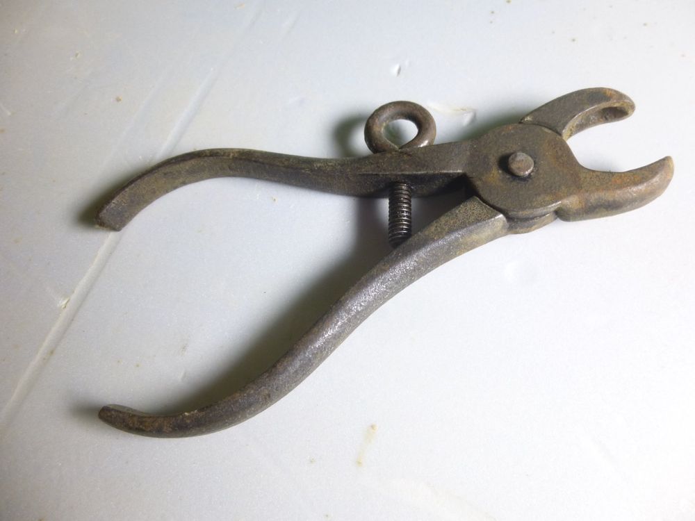 Antike Zange mit speziellen Backen | Kaufen auf Ricardo