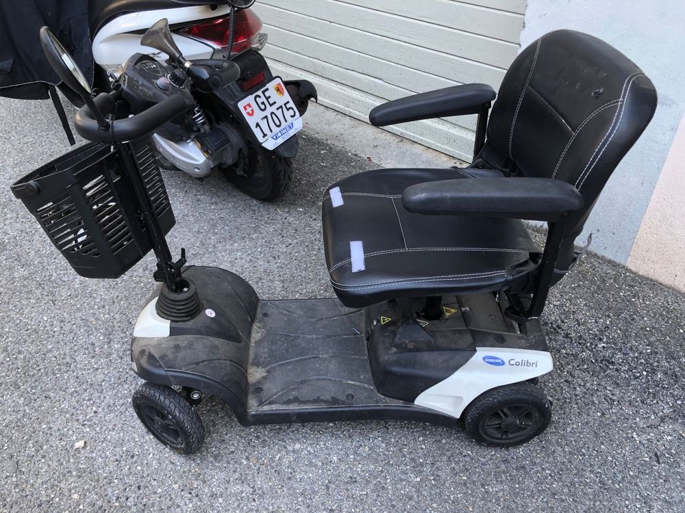 Fauteuil Roulant Scooter eléctrique sénior Invacare Colibri (D'occasion ...