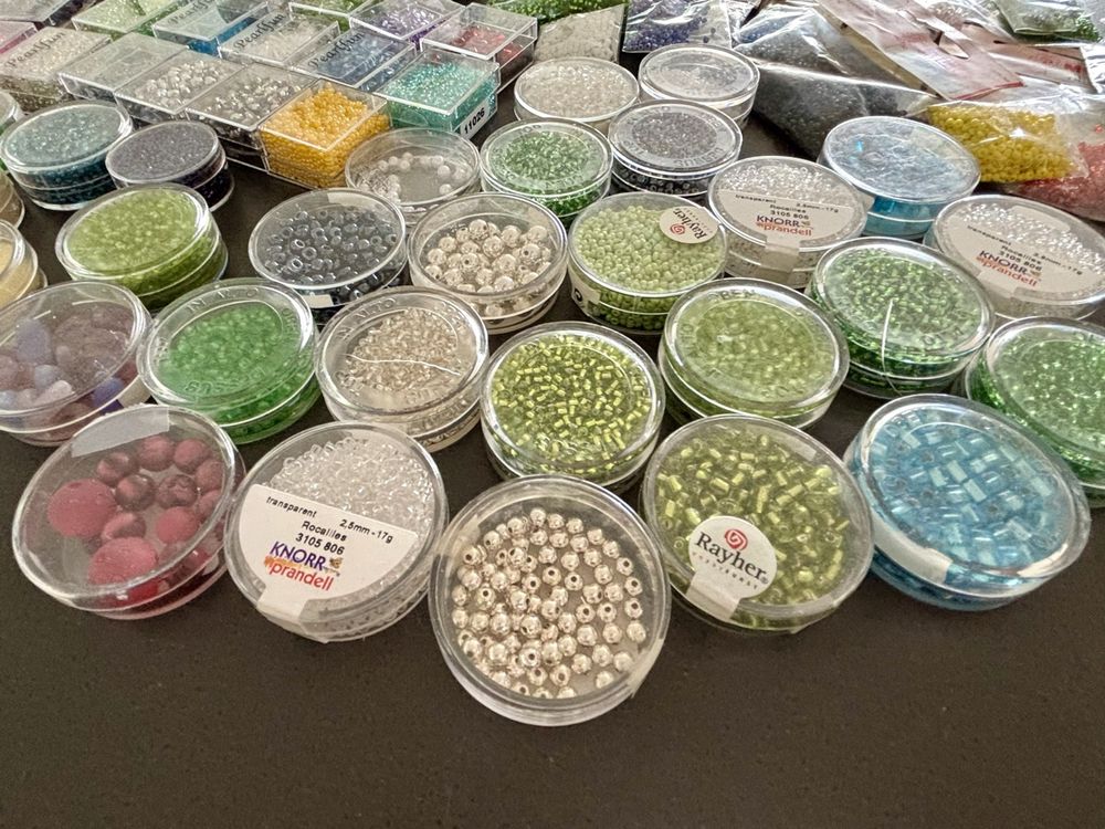 Glasperlen Rocailles zum Basteln (Neu (gemäss Beschreibung)) in Obernau für CHF 55 – mit ...