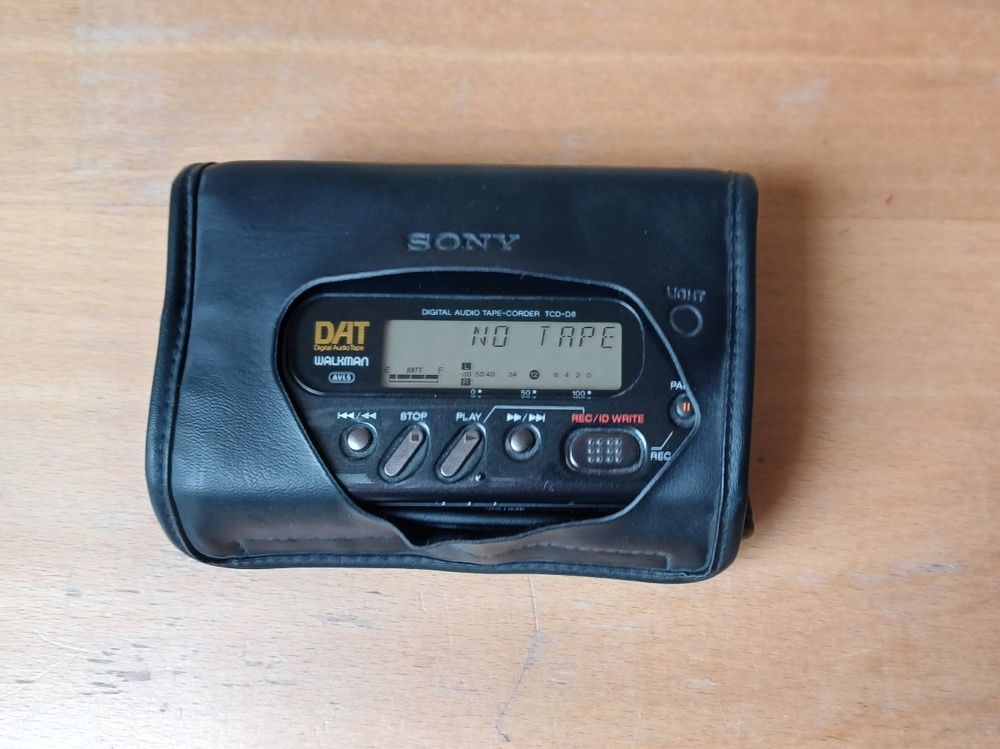 DAT - Digital Audio Tape Recorder TCD-8 Walkman (Gebraucht) in ...