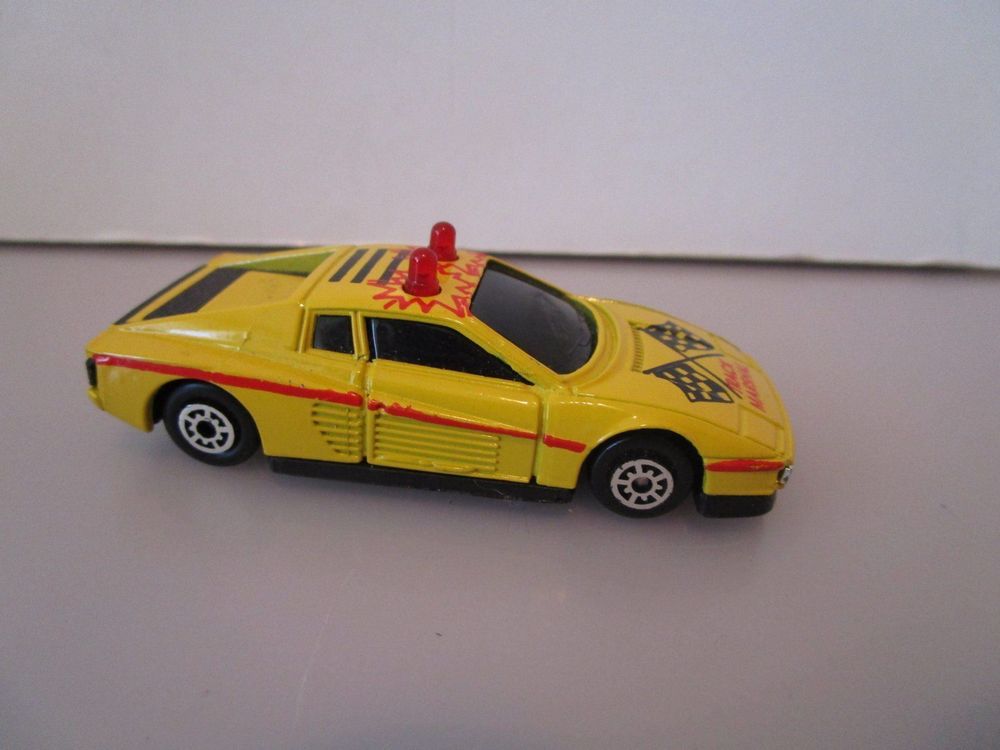 MC TOYS FERRARI TESTAROSSA TRACK MARSHAL (Gebraucht) in Chêne-Bourg für ...