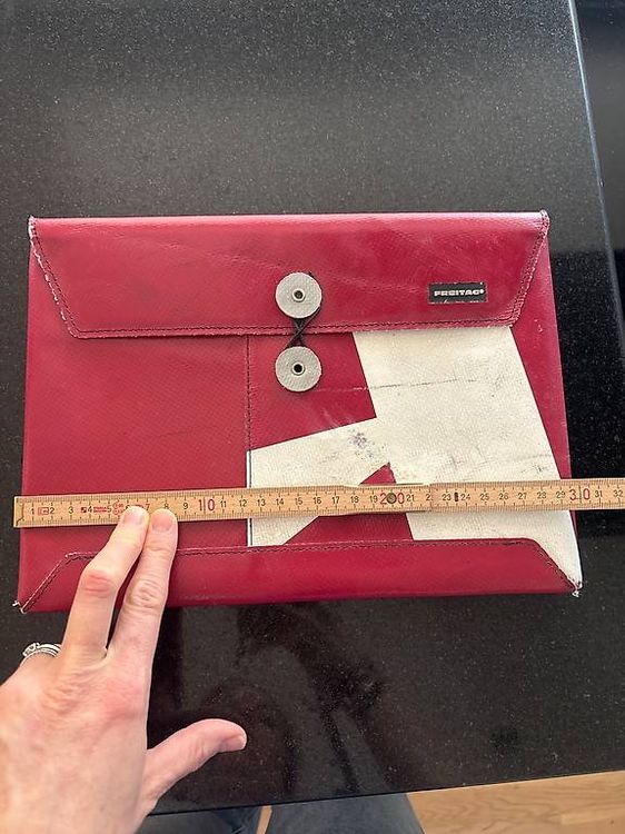 Freitag Notebook Hülle 12" (Gebraucht) in Jona für CHF 42 – mit ...