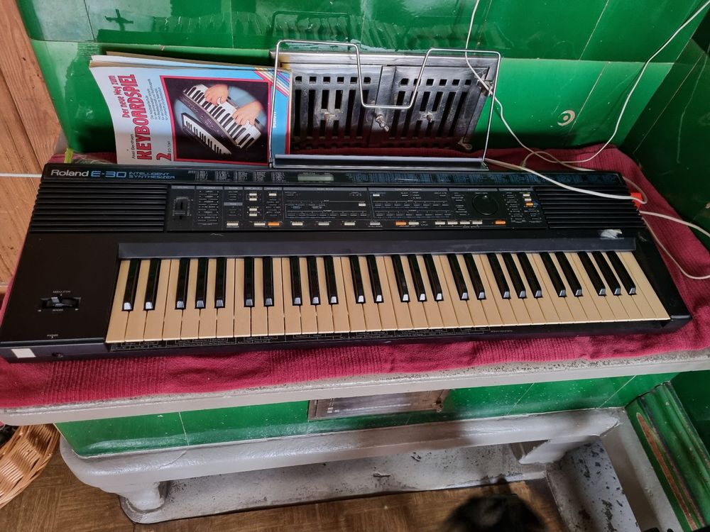 Keyboard Roland E-30 (Gebraucht) in Berg am Irchel für CHF 5 – nur Abholung auf Ricardo kaufen