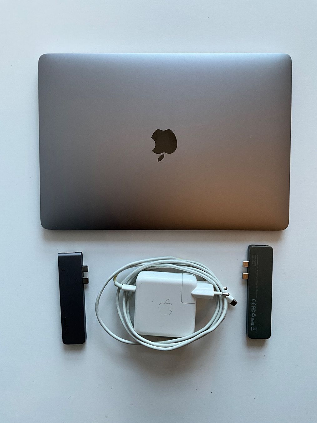 MacBook Pro 13” (2017) mit Touch Bar – inkl. Ladegerät & USB (Gebraucht ...