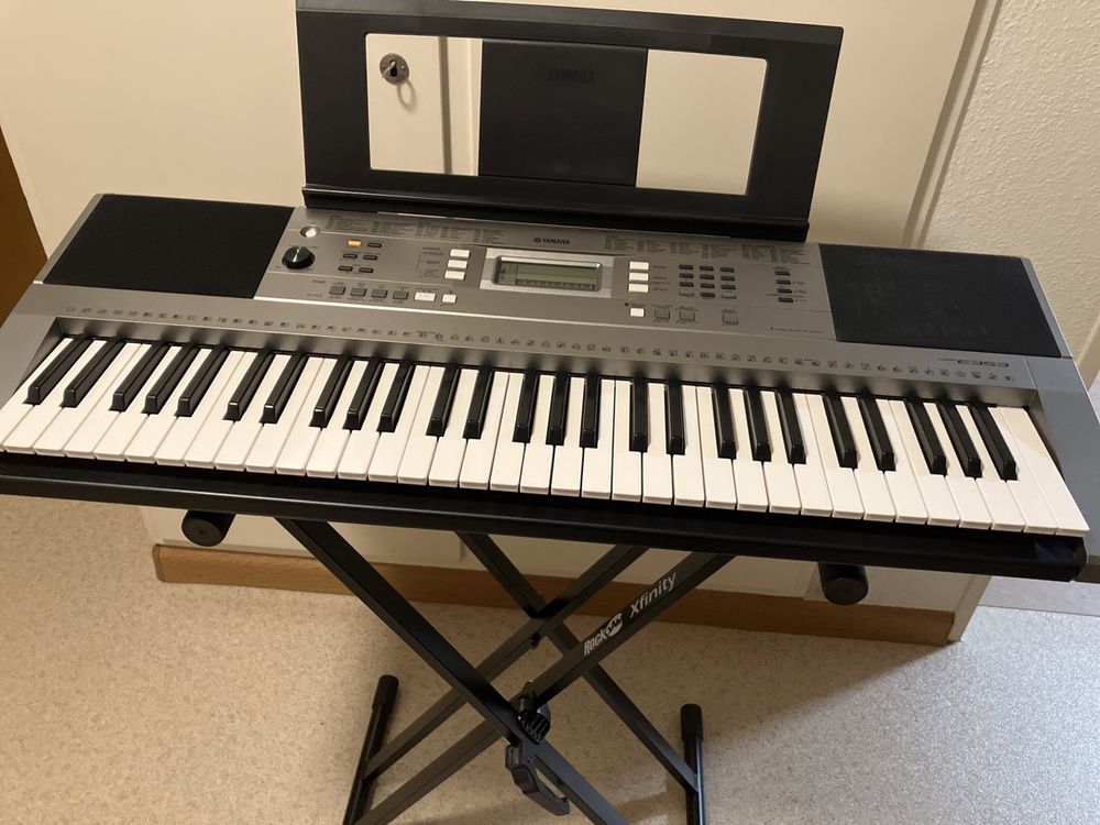 Digital Keyboard Yamaha PSR E353 + Ständer (Gebraucht) in Basel für CHF 62 – nur Abholung auf ...