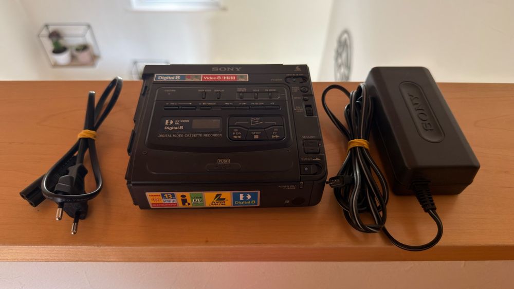 Sony Digital8 8 mm - PAL - Transfert vidéo (GV-D200E) (D'occasion) à ...