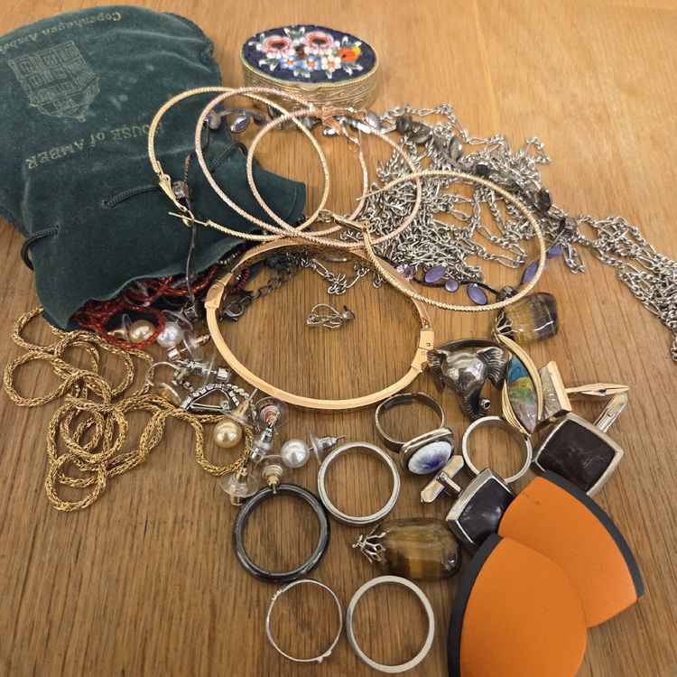 Schmuck aus Schrankfund/Hausräumung.. (Gebraucht) in Stans für CHF 33.9 ...