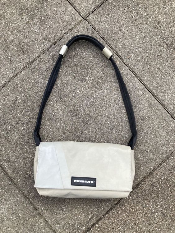 Freitag Laura | Kaufen auf Ricardo