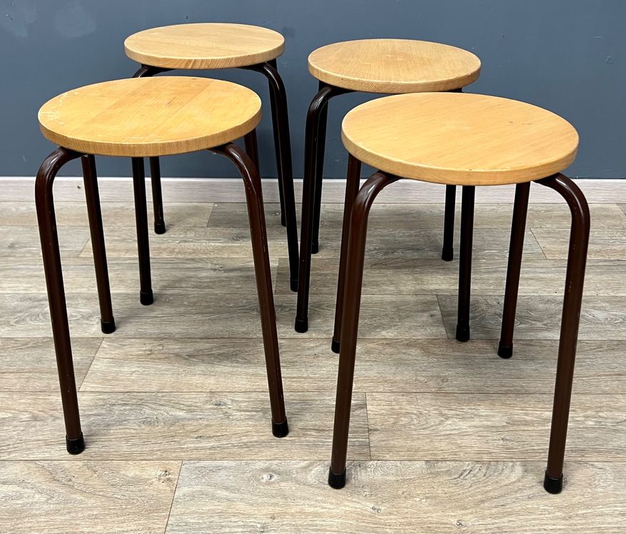 4 Stück Vintage Stahlrohr Holz Hocker Stapelbar | Kaufen auf Ricardo