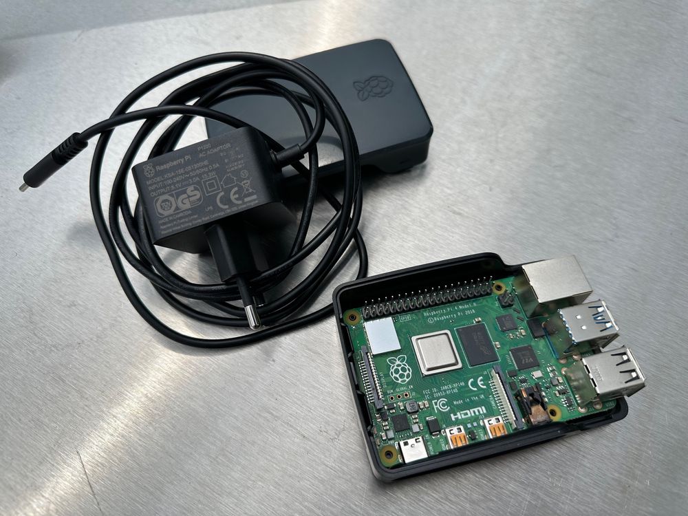 Raspberry Pi 4 Model B 2GB + Adapter | Kaufen auf Ricardo