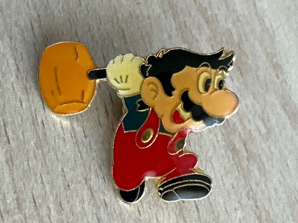 PIN Super Mario (Gebraucht) in Glattbrugg für CHF 2 – mit Lieferung auf ...