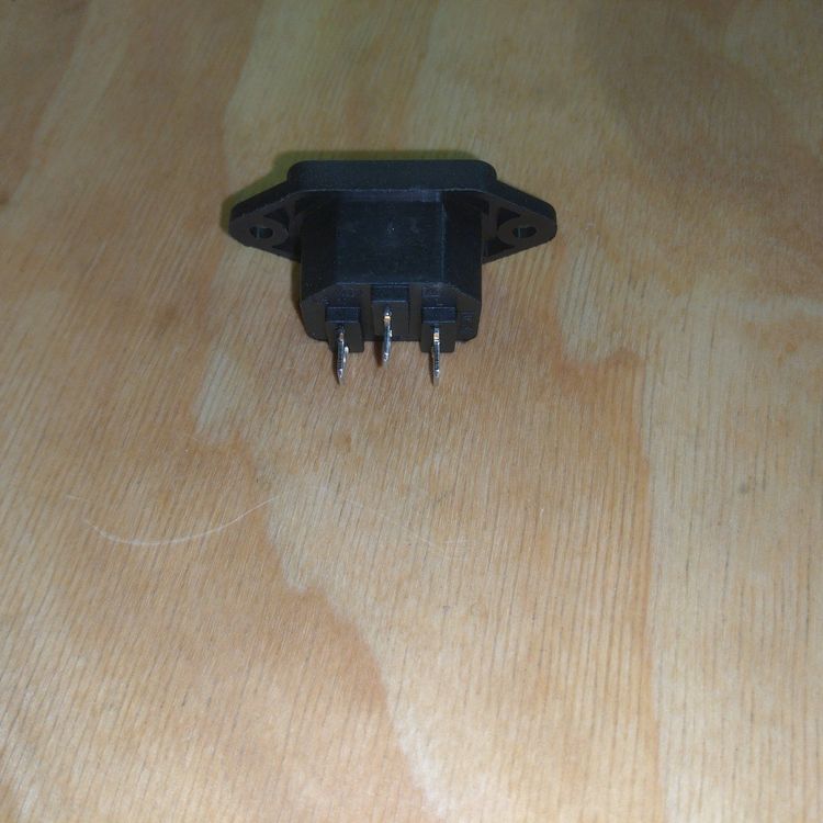 Einbau Buchse Steckdose C14 250V 10A | Kaufen auf Ricardo