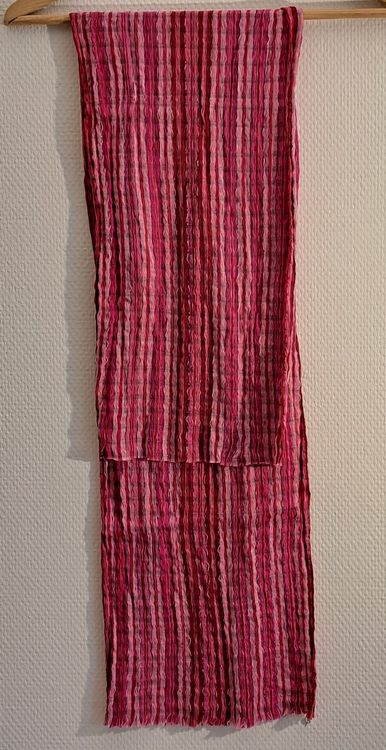 Foulard rose/ rouge petit et léger (Gebraucht) in Genève für CHF 3 ...