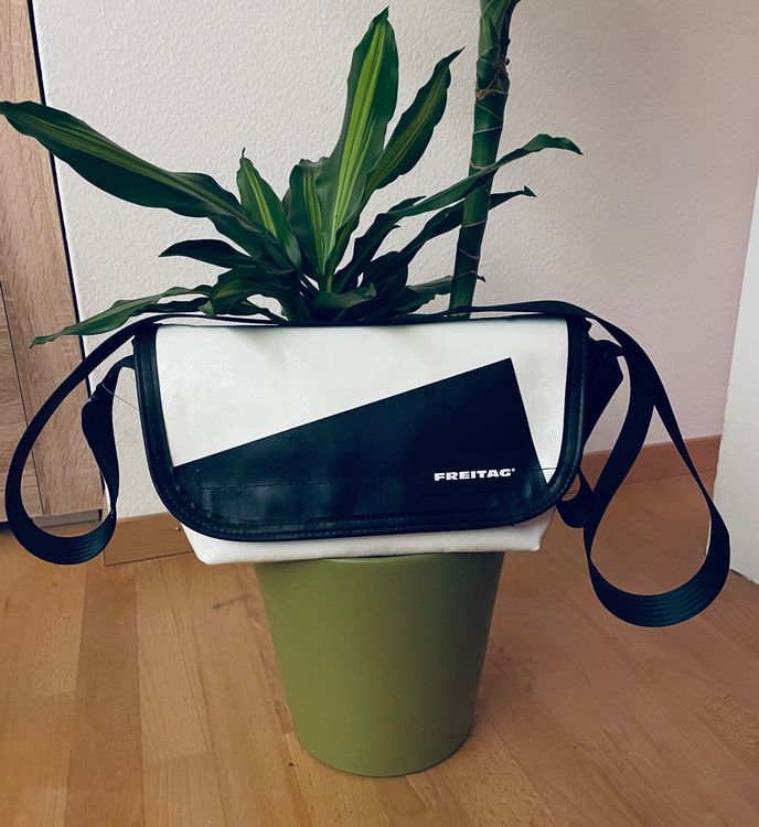 Freitag Hawaii Five-0 F41 XS/black and white/TOP NEU TOP!!! | Acheter ...