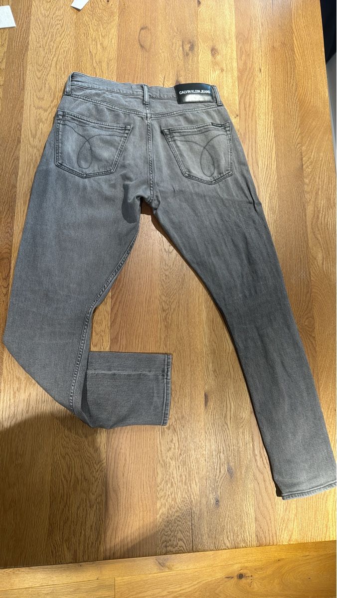 Jean Calvin Klein Gris, Taille 29/32 ( taille large ) (D'occasion) à ...